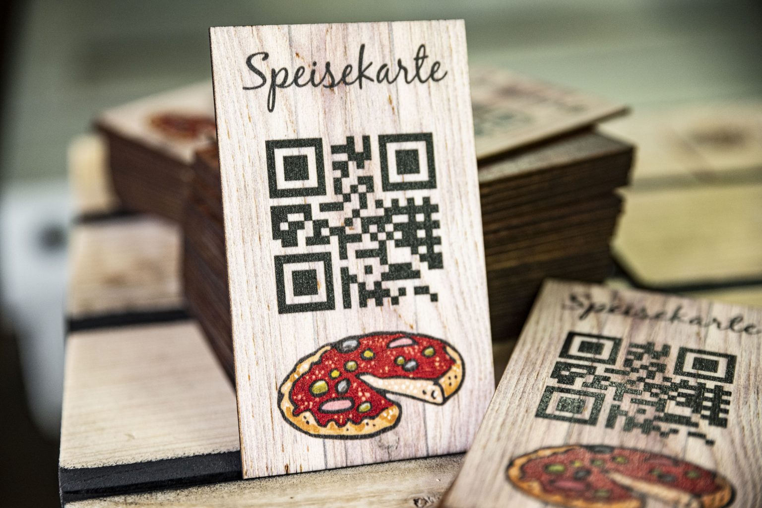 QR-Code aus Holz: Dein Link zur Speisekarte! - Druck auf Holz
